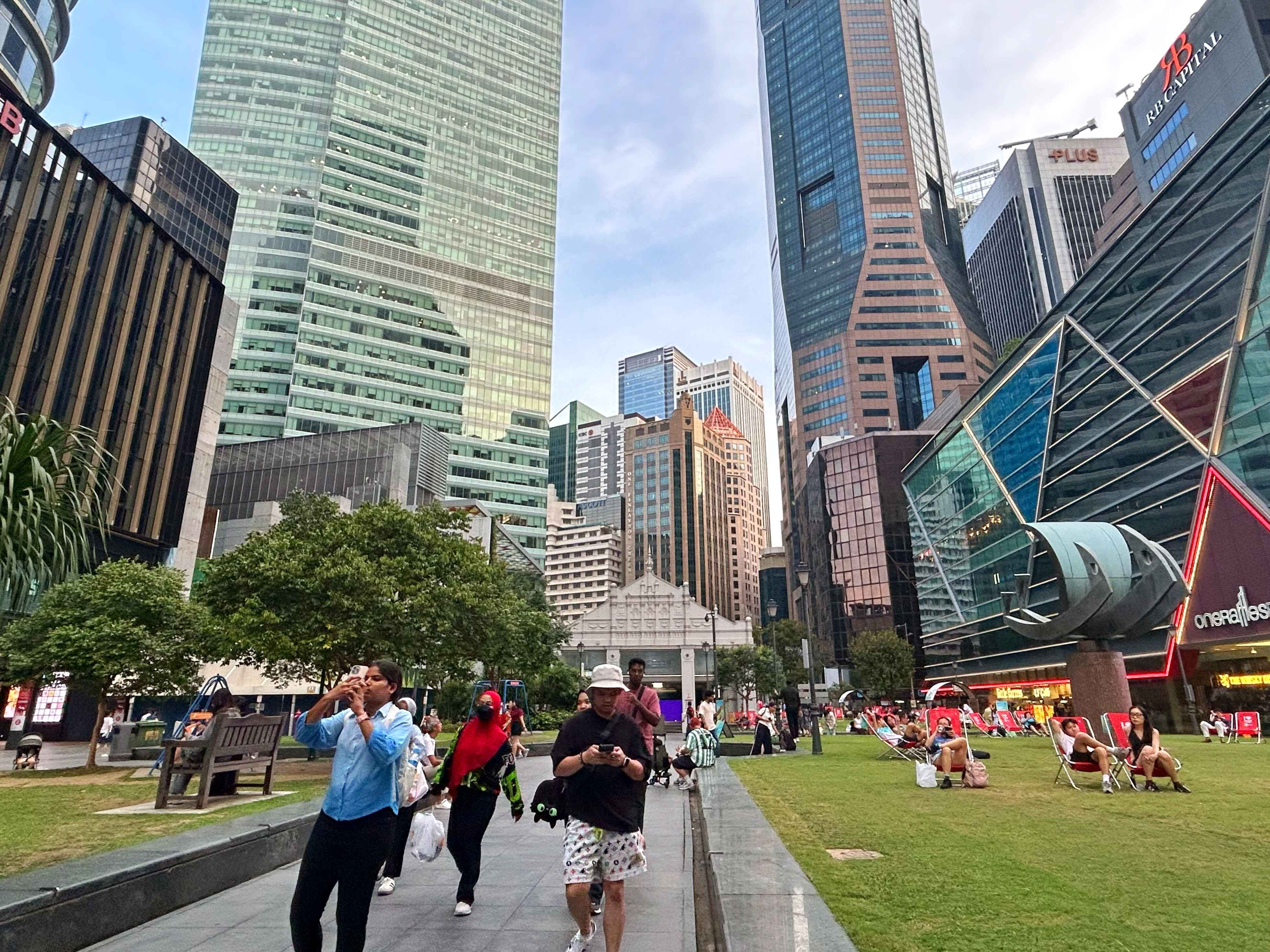 Celebrating National Day in Raffles Place - Raffles Place.sg